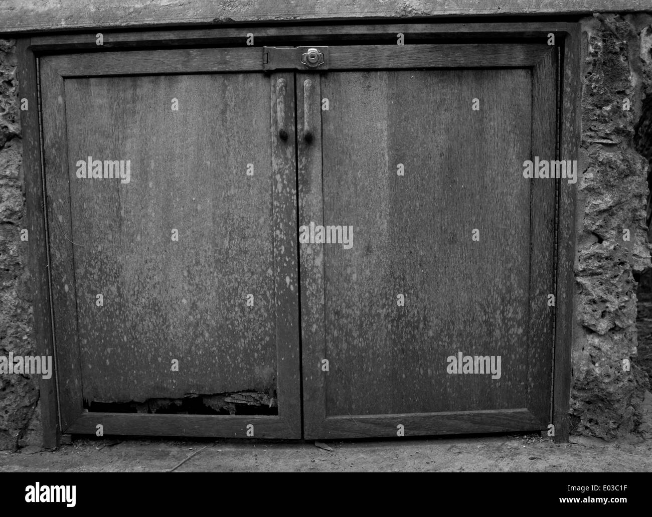 Broken door hi-res stock photography and images - Alamy