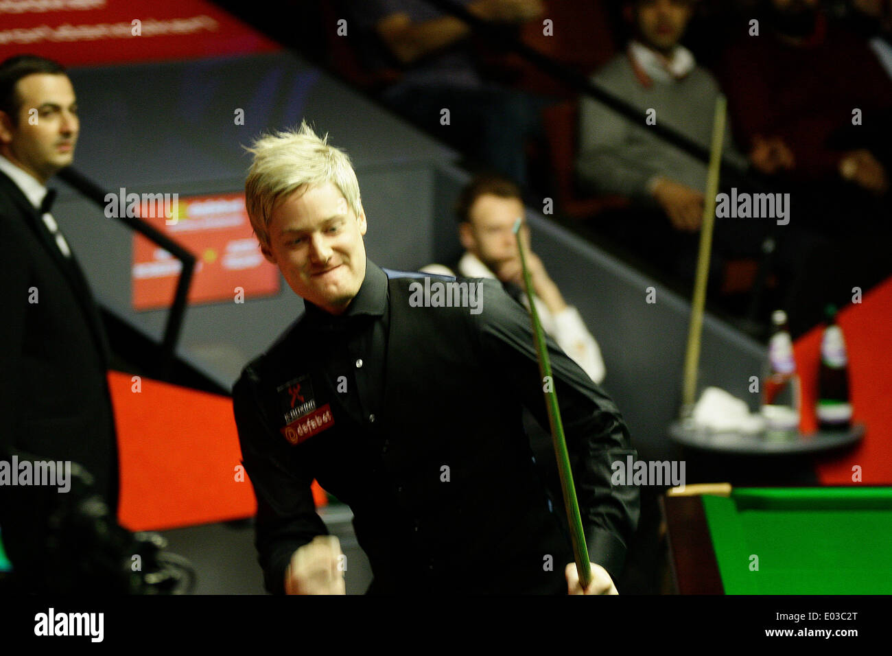 Sheffield, UK. 30th Apr, 2014. Aussie Neil Robertson makes snooker ...