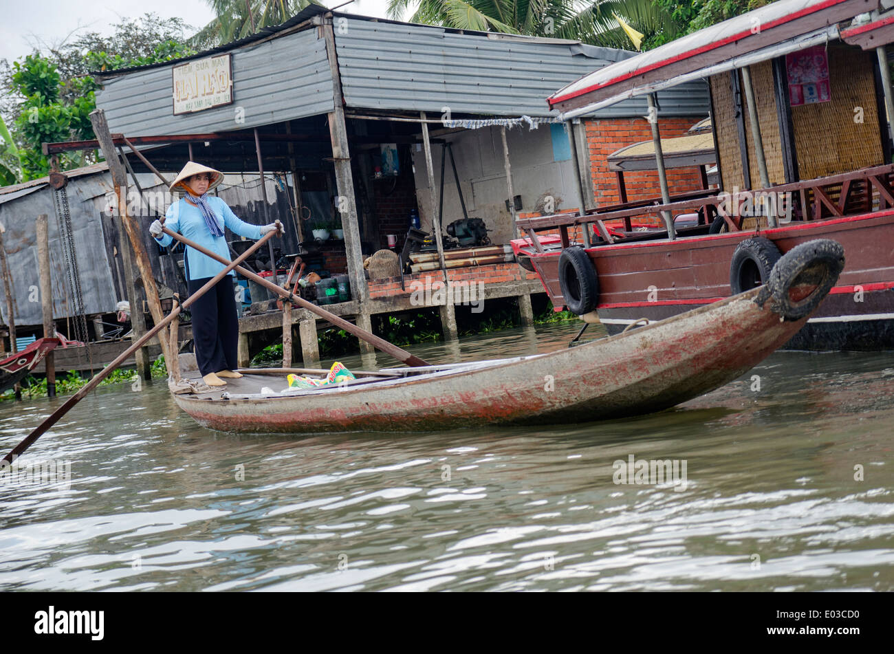 Sampan boat hi-res stock photography and images - Alamy