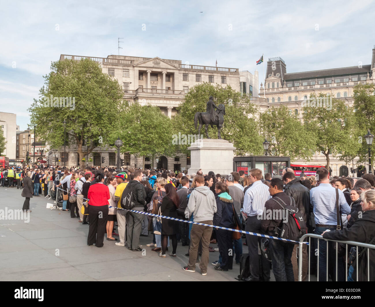 Voters queue in front hi-res stock photography and images - Alamy