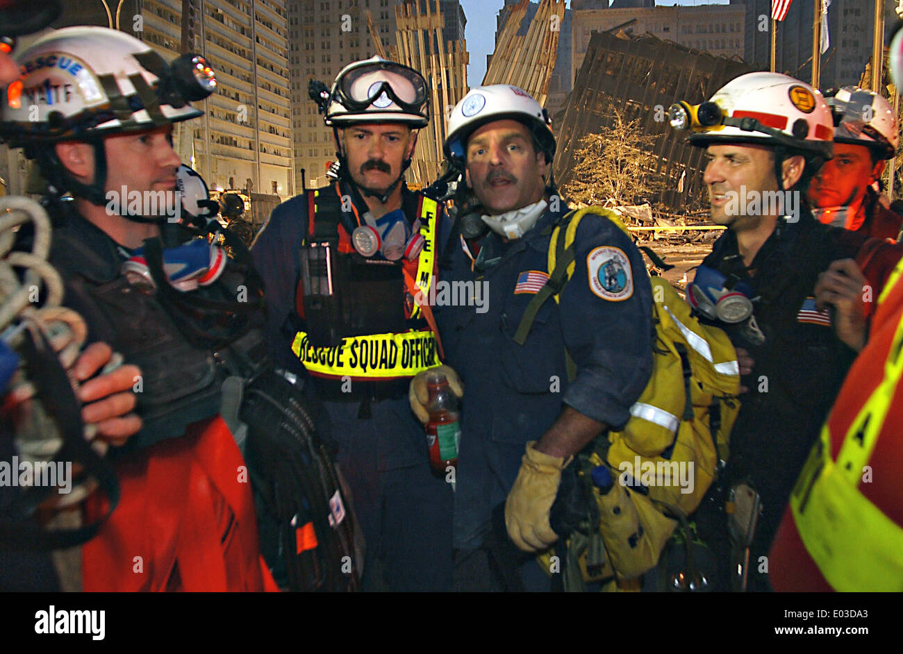 9 11 terrorist attack debris hi-res stock photography and images - Alamy