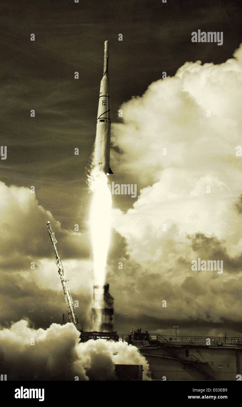 1959 explorer vi launched hi-res stock photography and images - Alamy