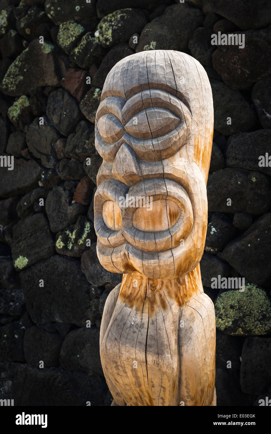 Stone carving cook islands hi-res stock photography and images - Alamy