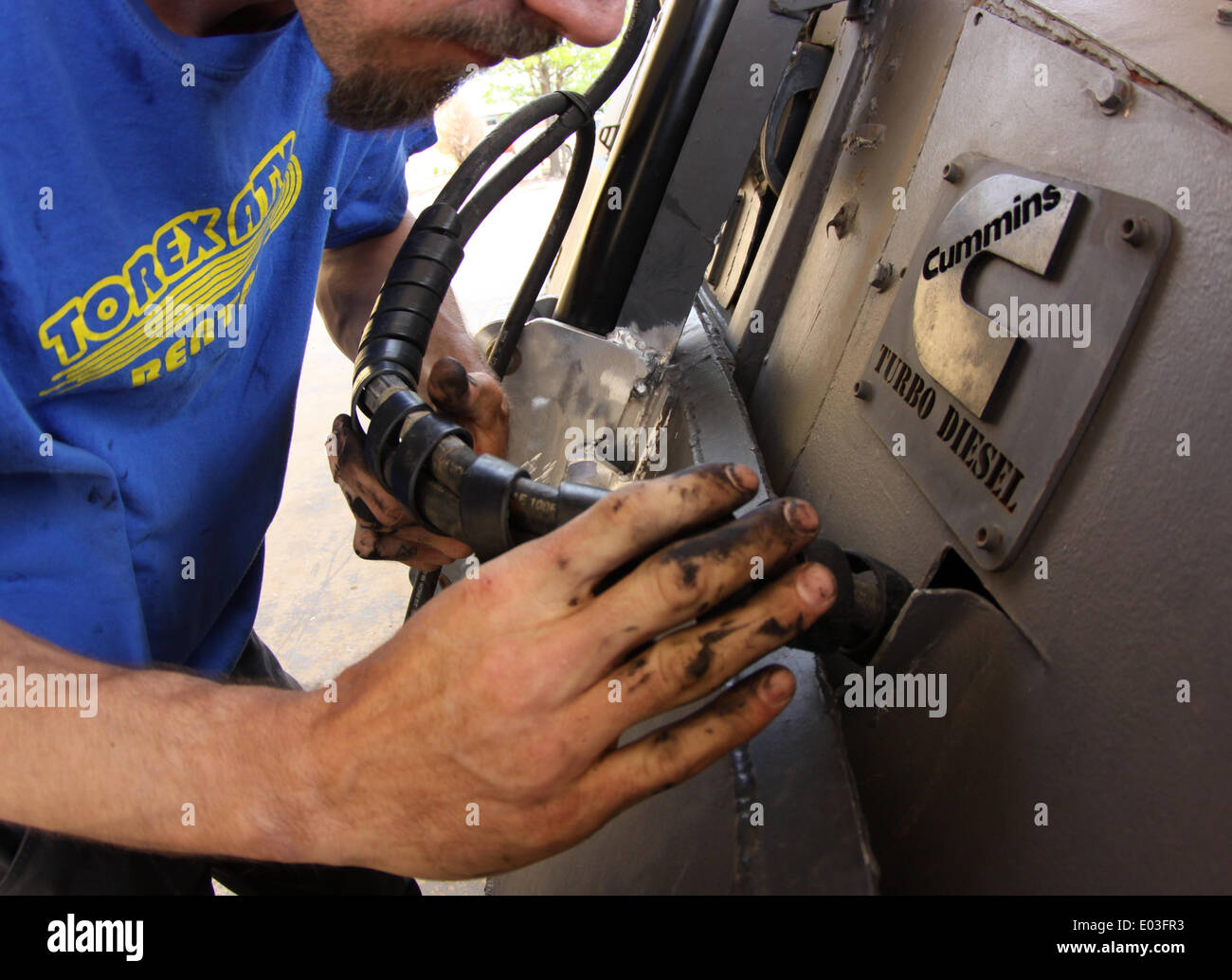 April 26, 2014. El Reno OK.Storm Chaser with TIV-2( tornado intercept ...