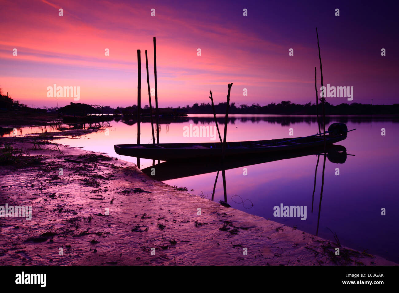 Dusk moon water boat hi-res stock photography and images - Alamy