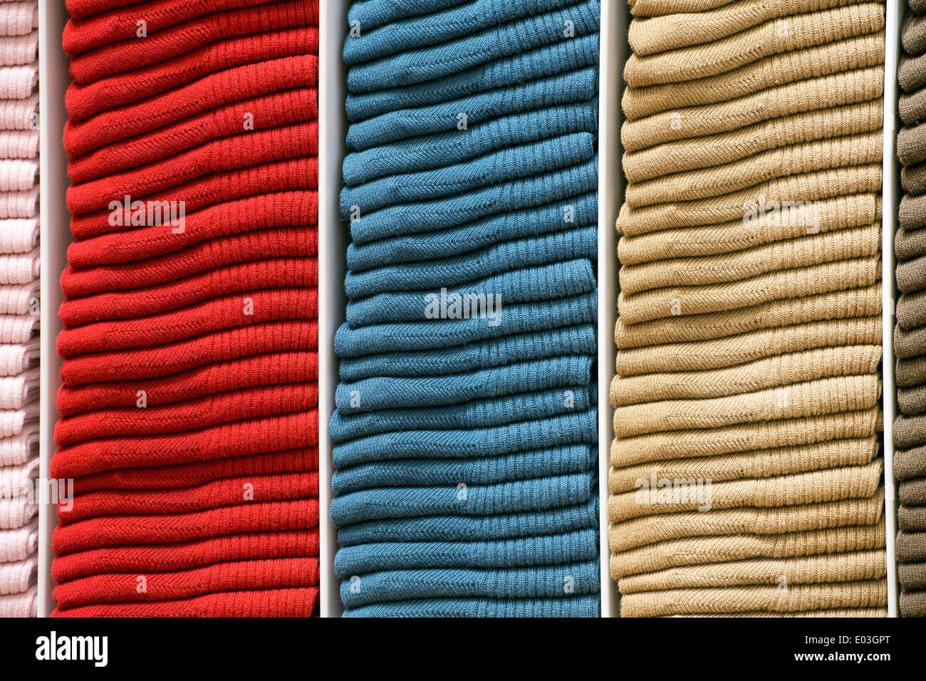 Shop shelves hi-res stock photography and images - Alamy