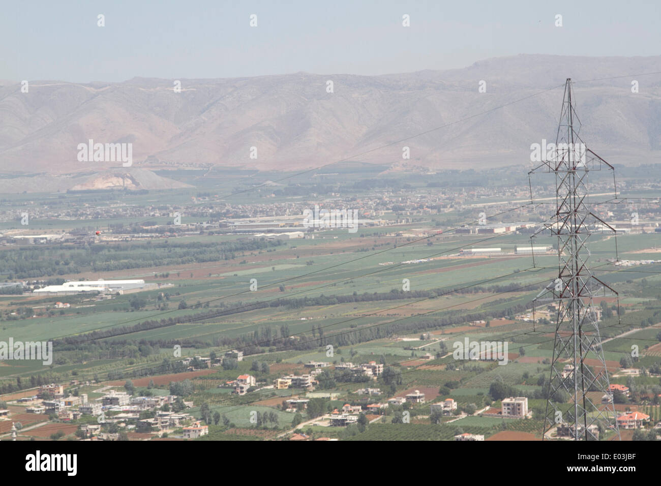 Syrian border with lebanon hi-res stock photography and images - Alamy