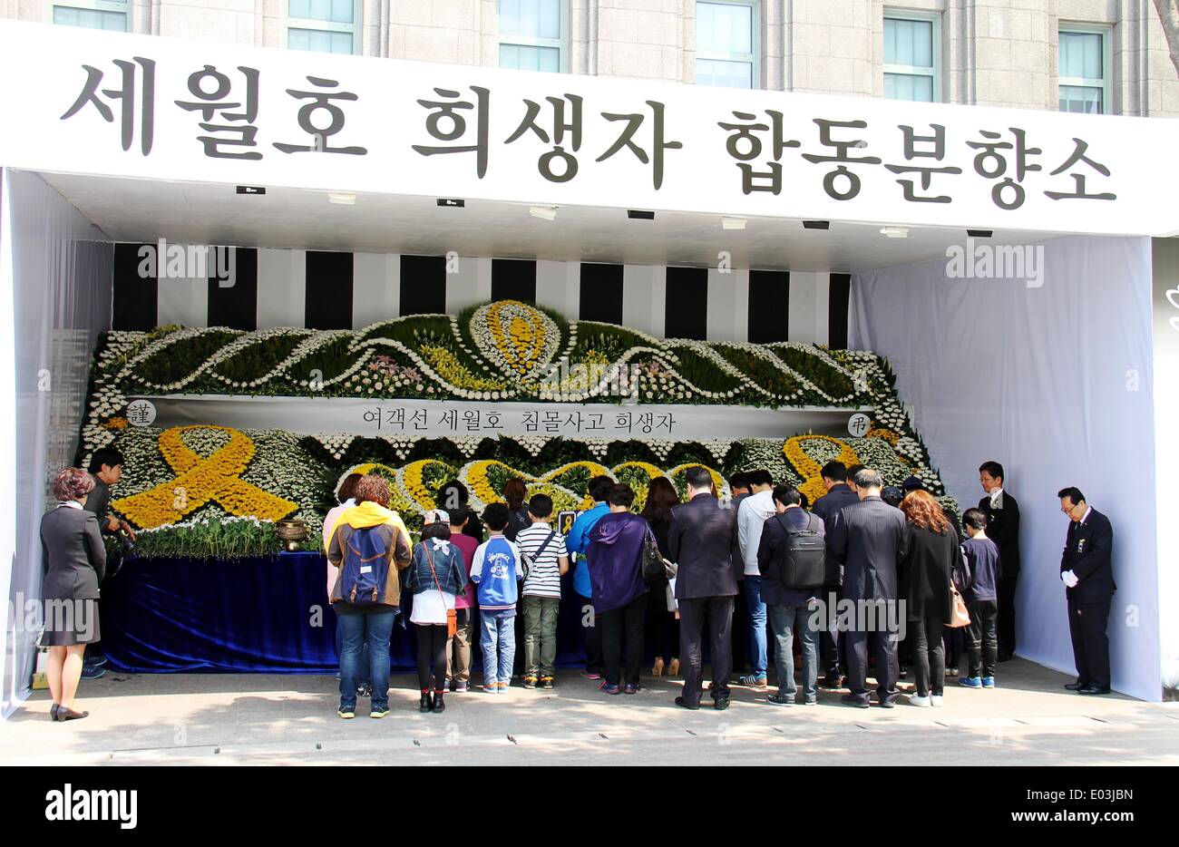 Korean altar hi-res stock photography and images - Alamy