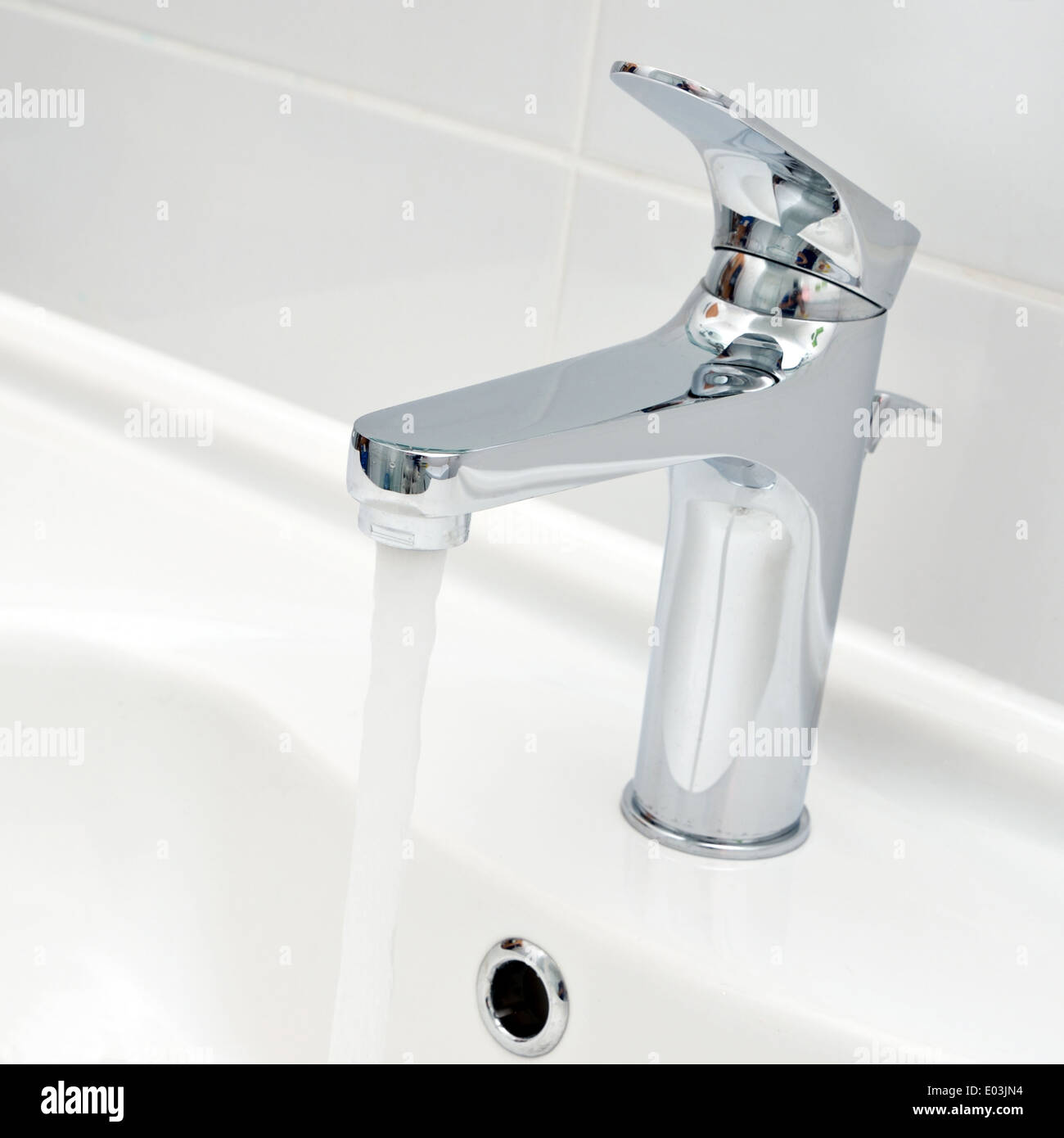 Water stream going down drain hi-res stock photography and images - Alamy