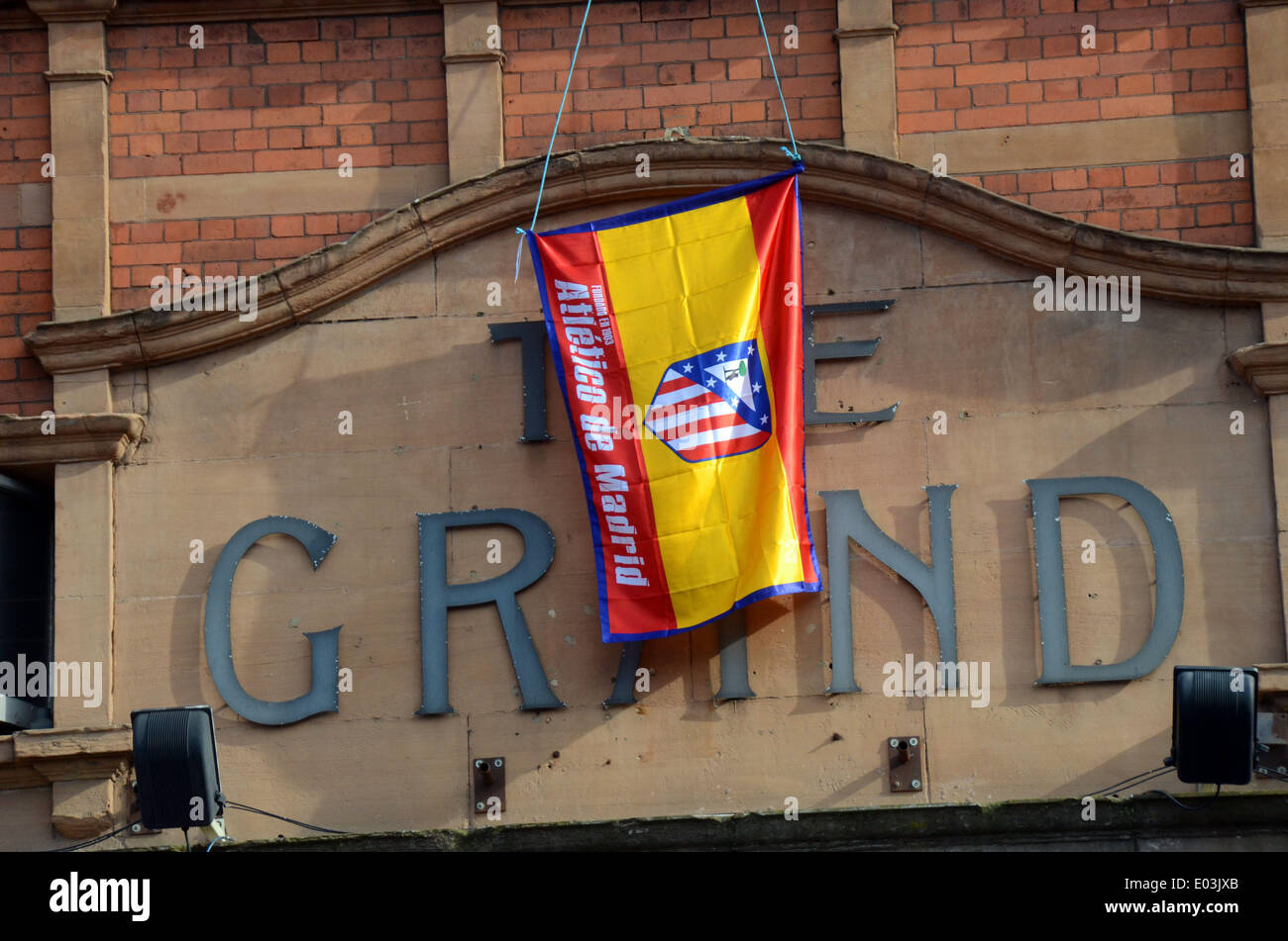 Chelsea fans beer hi-res stock photography and images - Alamy