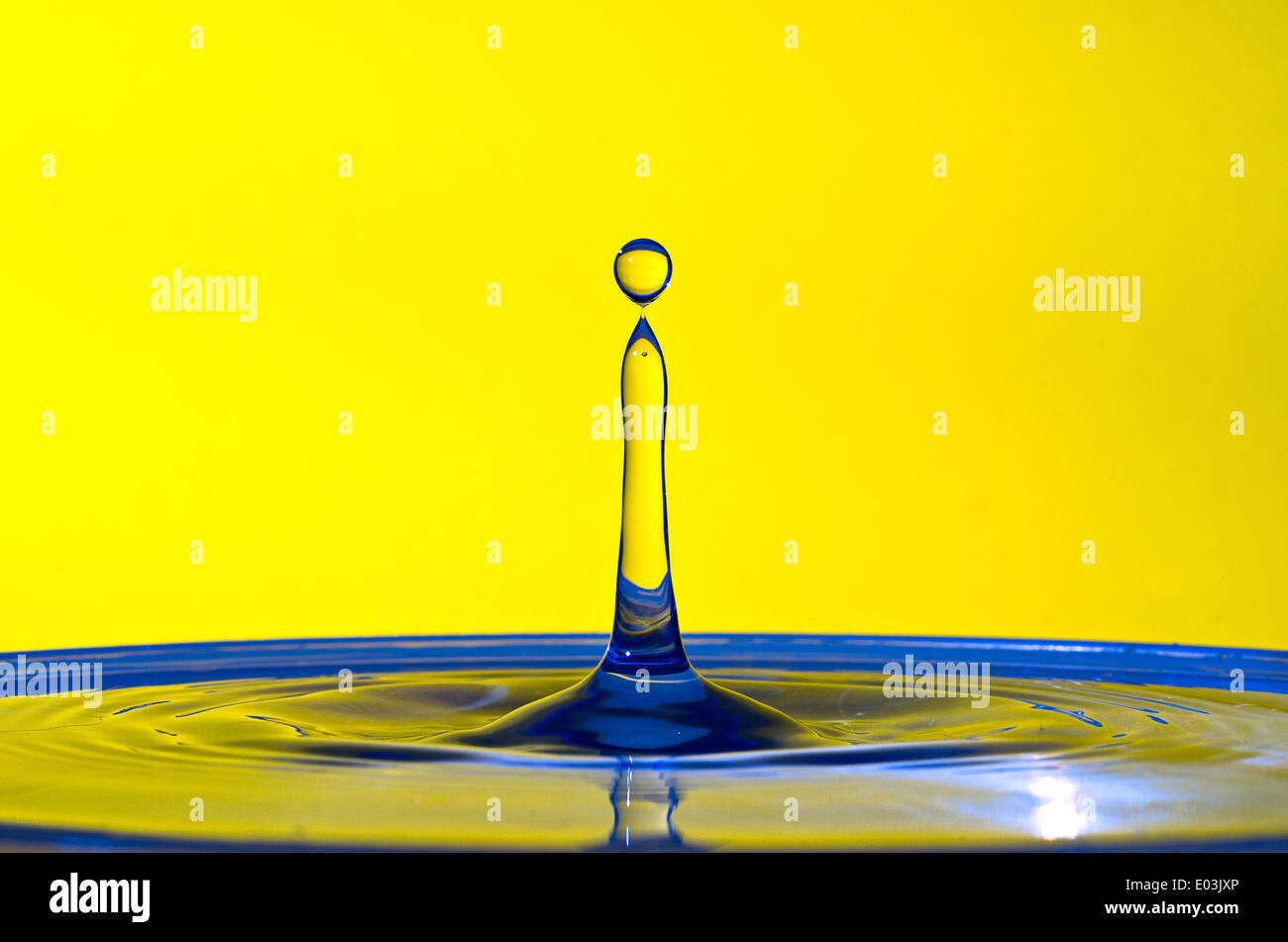 Collision liquid hi-res stock photography and images - Alamy