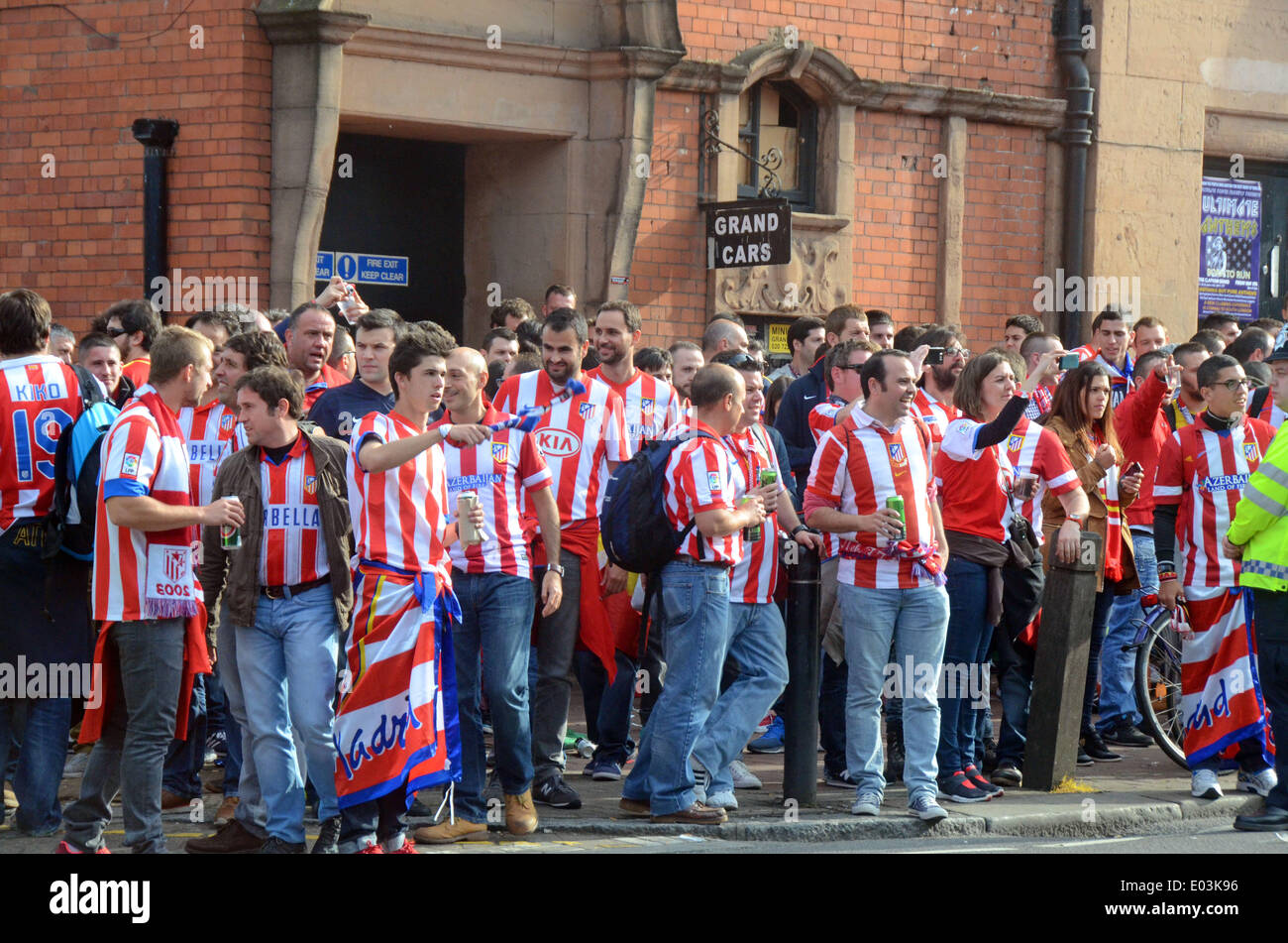 Chelsea fans beer hi-res stock photography and images - Alamy