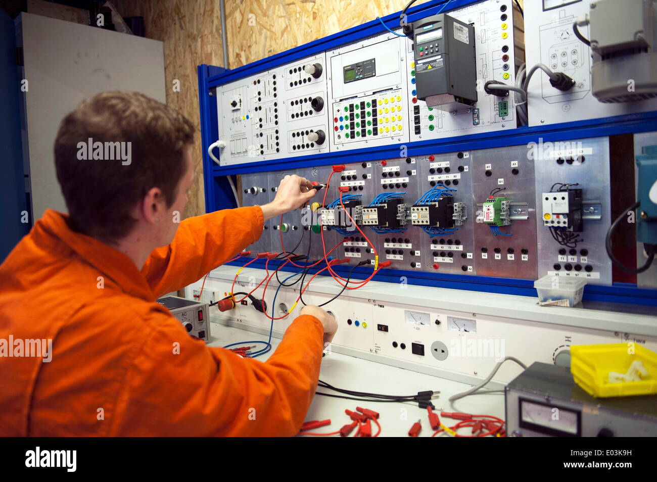 Rotterdam, Netherlands. 23rd Apr, 2014. A student electrical engineering. Goal of the unique ...