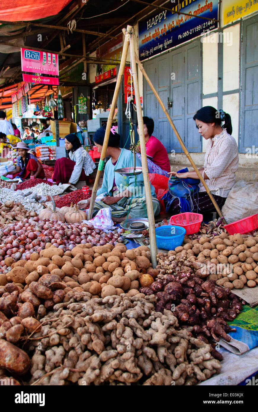 Myanmar trade hi-res stock photography and images - Alamy