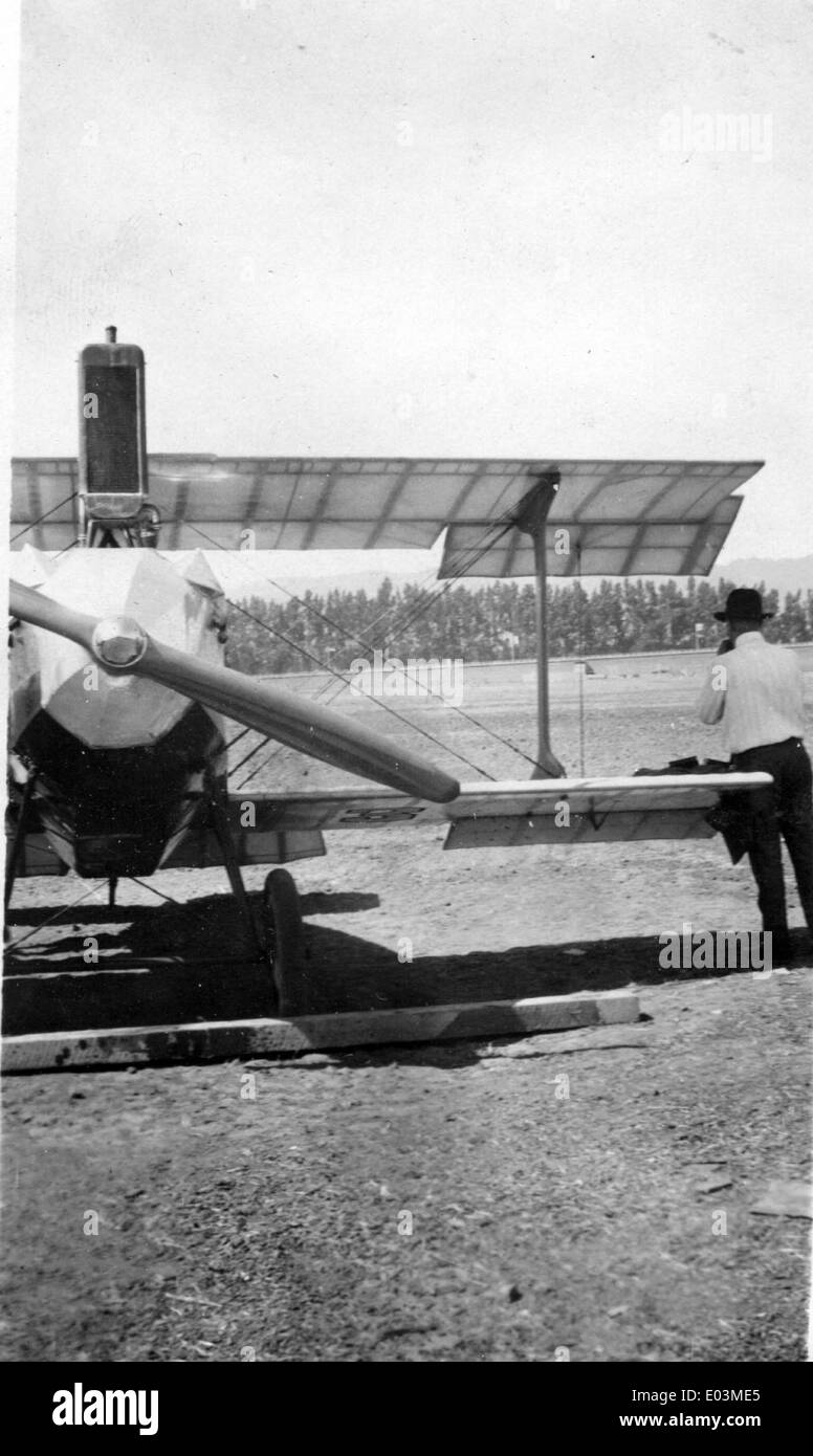 This image shows an unidentified speed record plane, which was likely ...