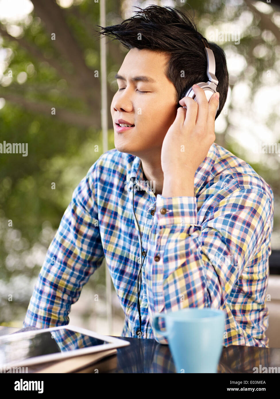 Man listening music with headset hi-res stock photography and images ...