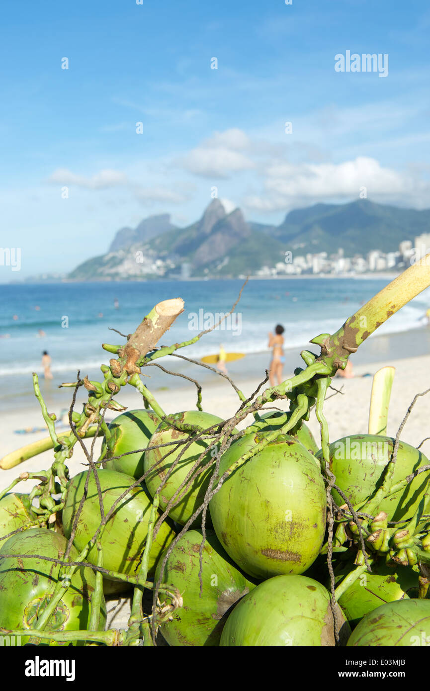 Coco gelado hi-res stock photography and images - Alamy