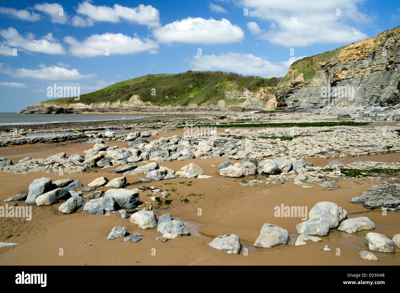 Southerndown wales cliffs hi-res stock photography and images - Alamy