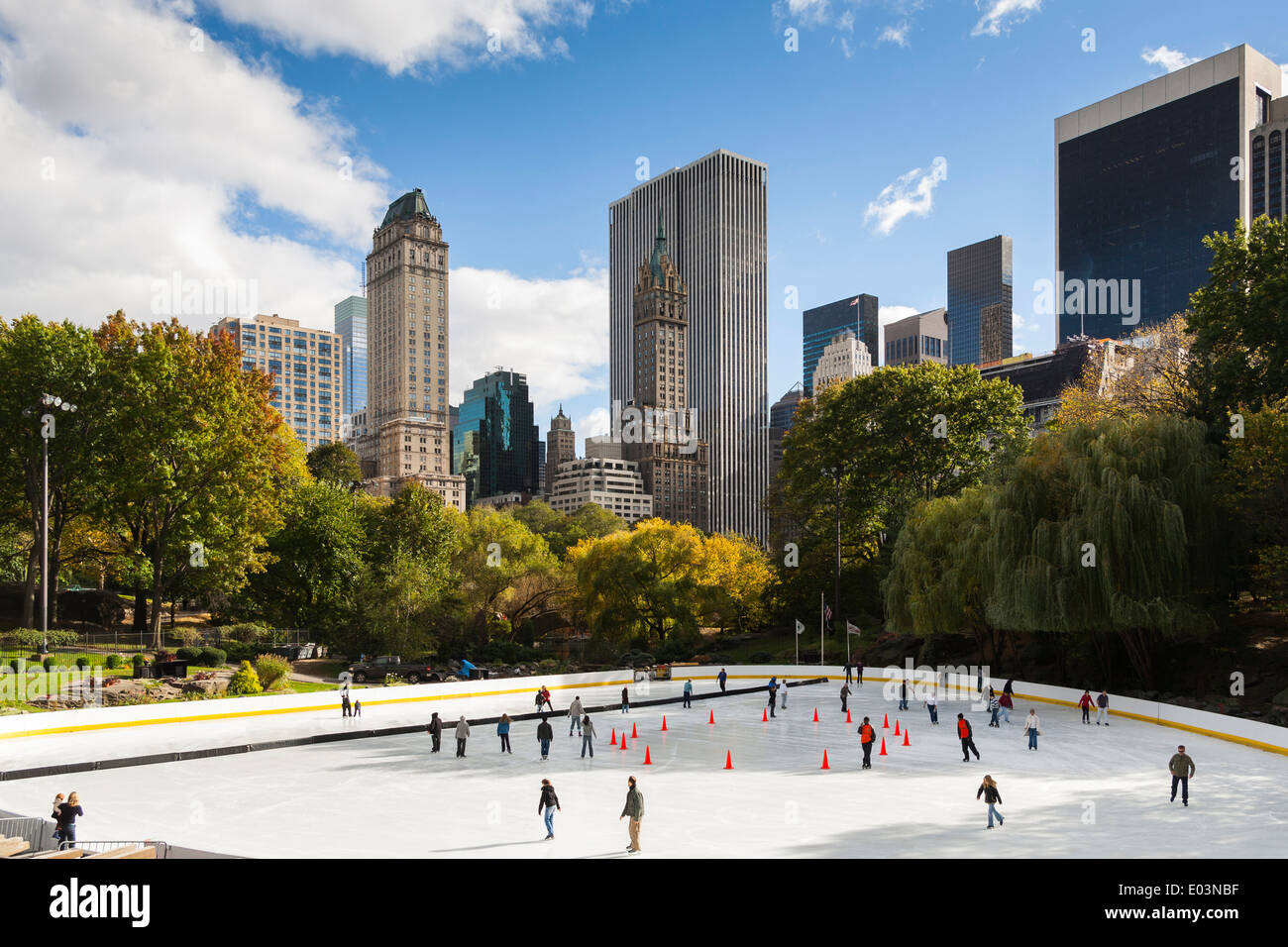 New yorkers buildings hi-res stock photography and images - Alamy