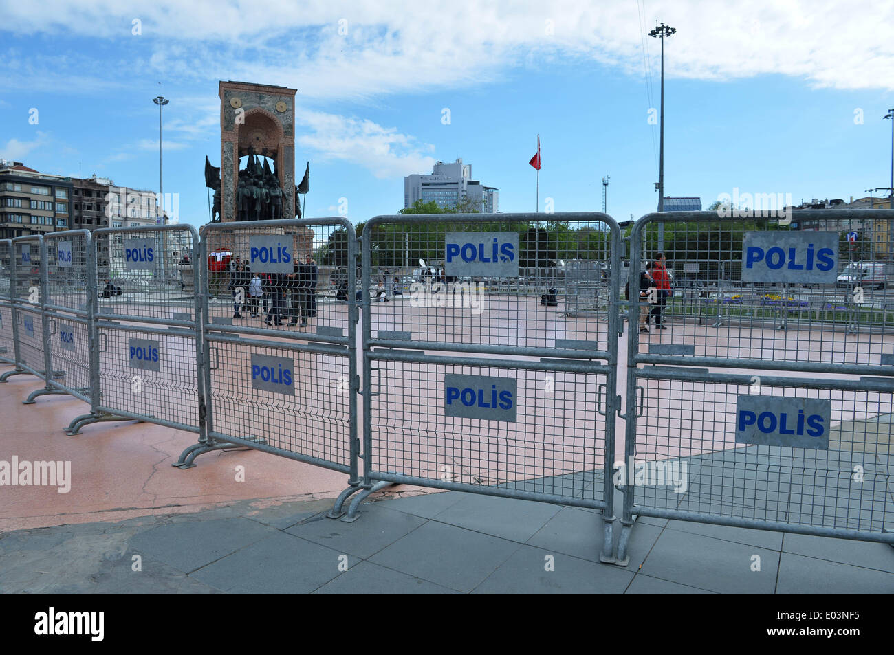 Istanbul, Turkey. 1st May, 2014. Police block roads to the Taksim ...