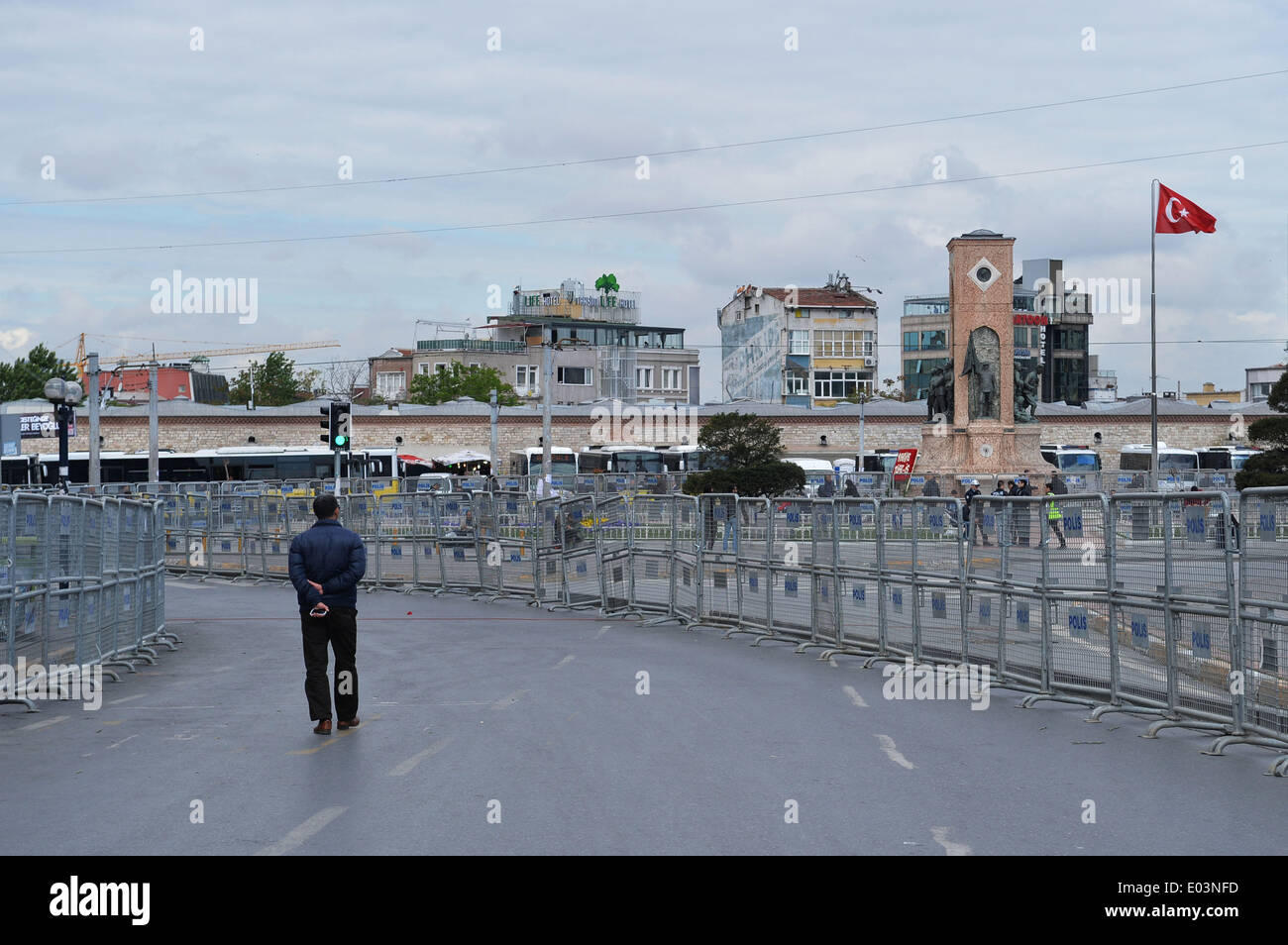 Istanbul, Turkey. 1st May, 2014. Police block roads to the Taksim ...