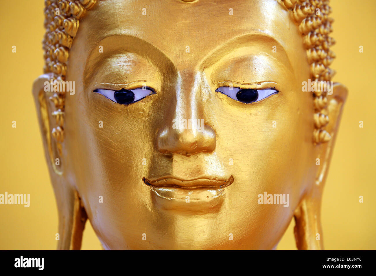 Gold face statue hi-res stock photography and images - Alamy