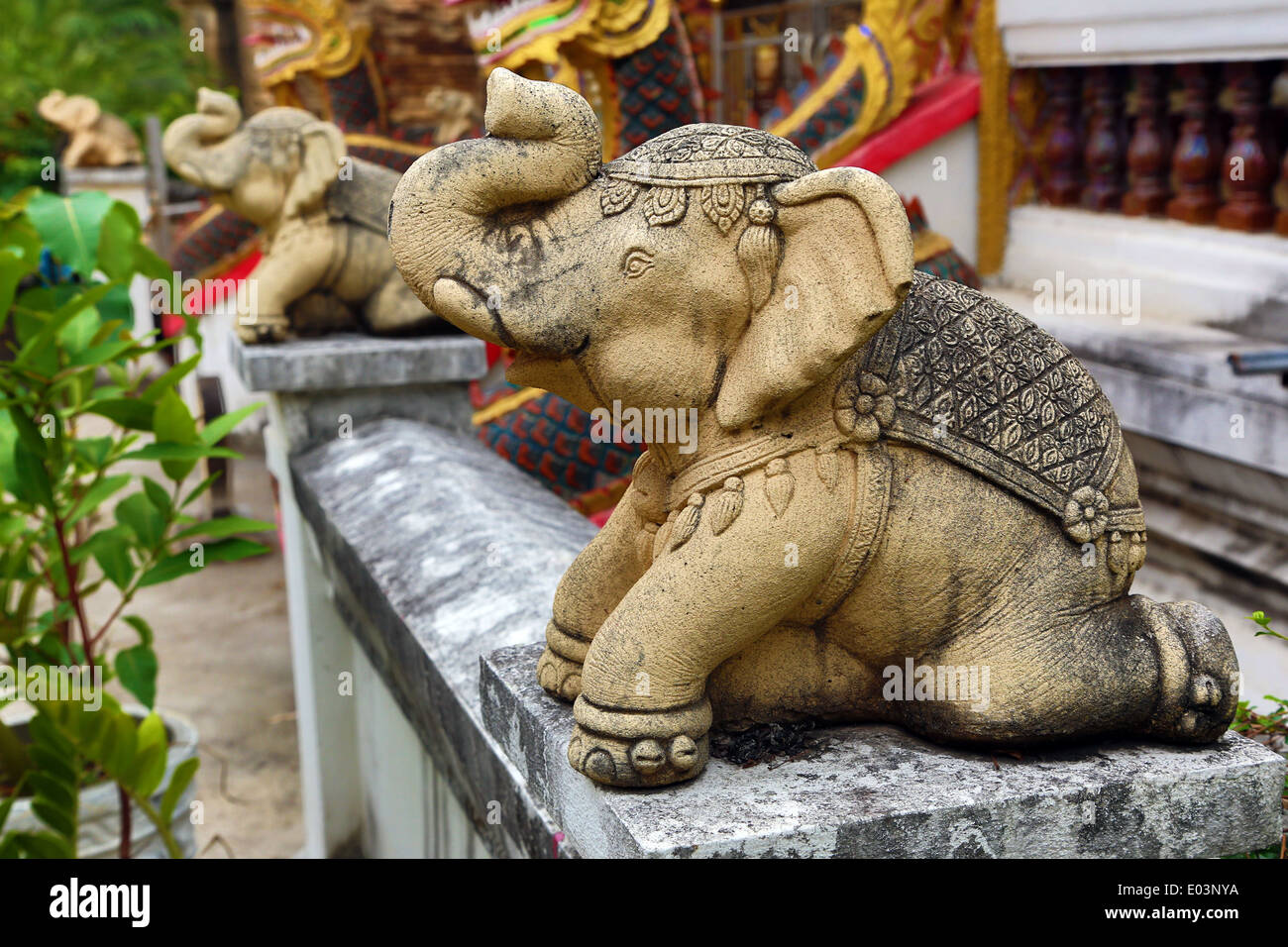 Thailand temple elephant statue hi-res stock photography and images - Alamy