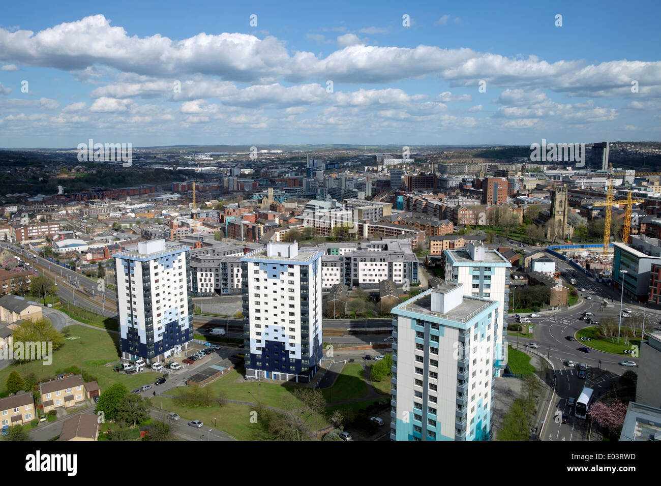 Hi rise flats sheffield hi-res stock photography and images - Alamy