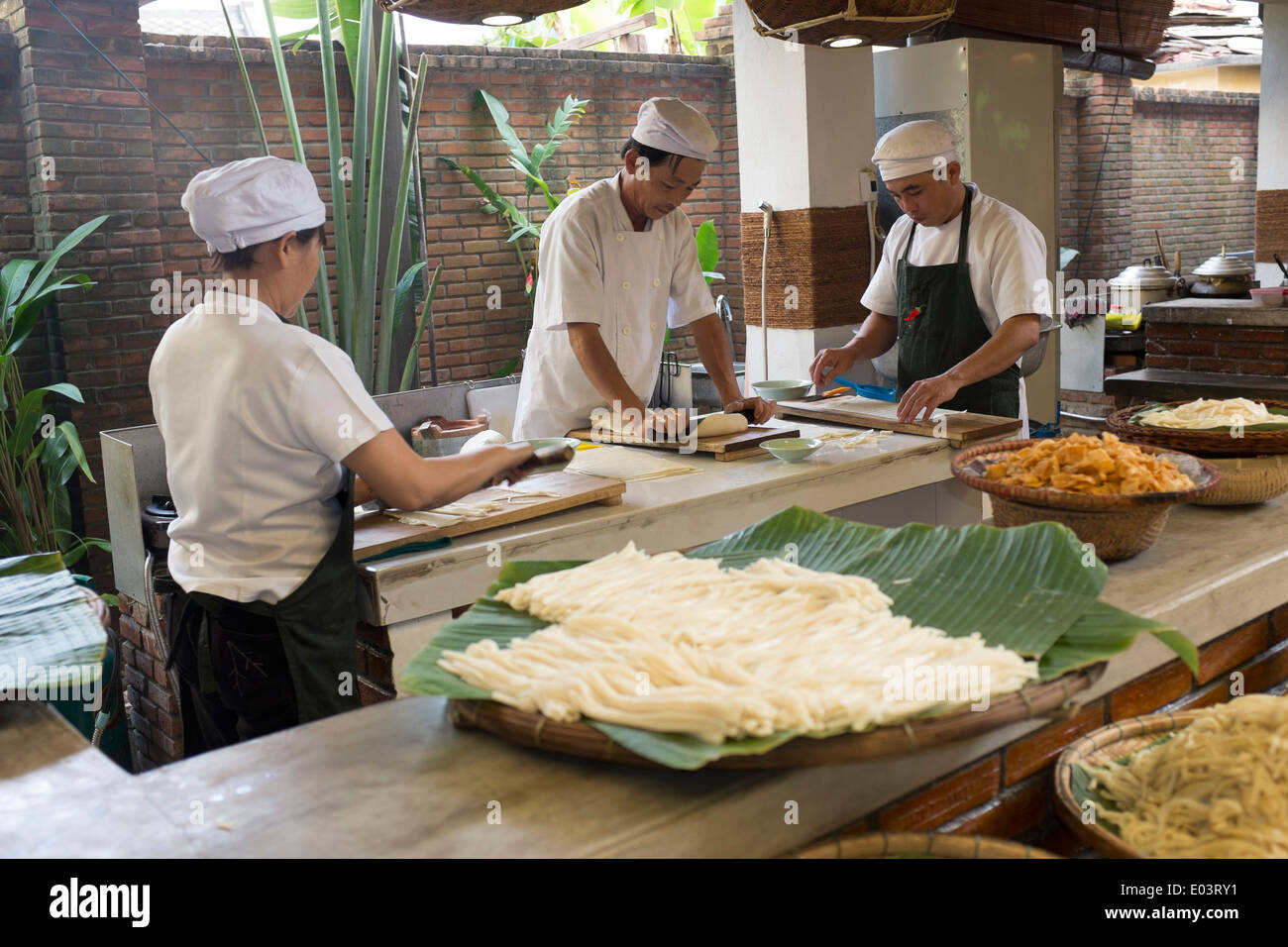 Restaurant workers hi-res stock photography and images - Alamy
