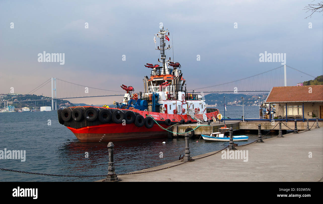 Fire tugboat hi-res stock photography and images - Alamy