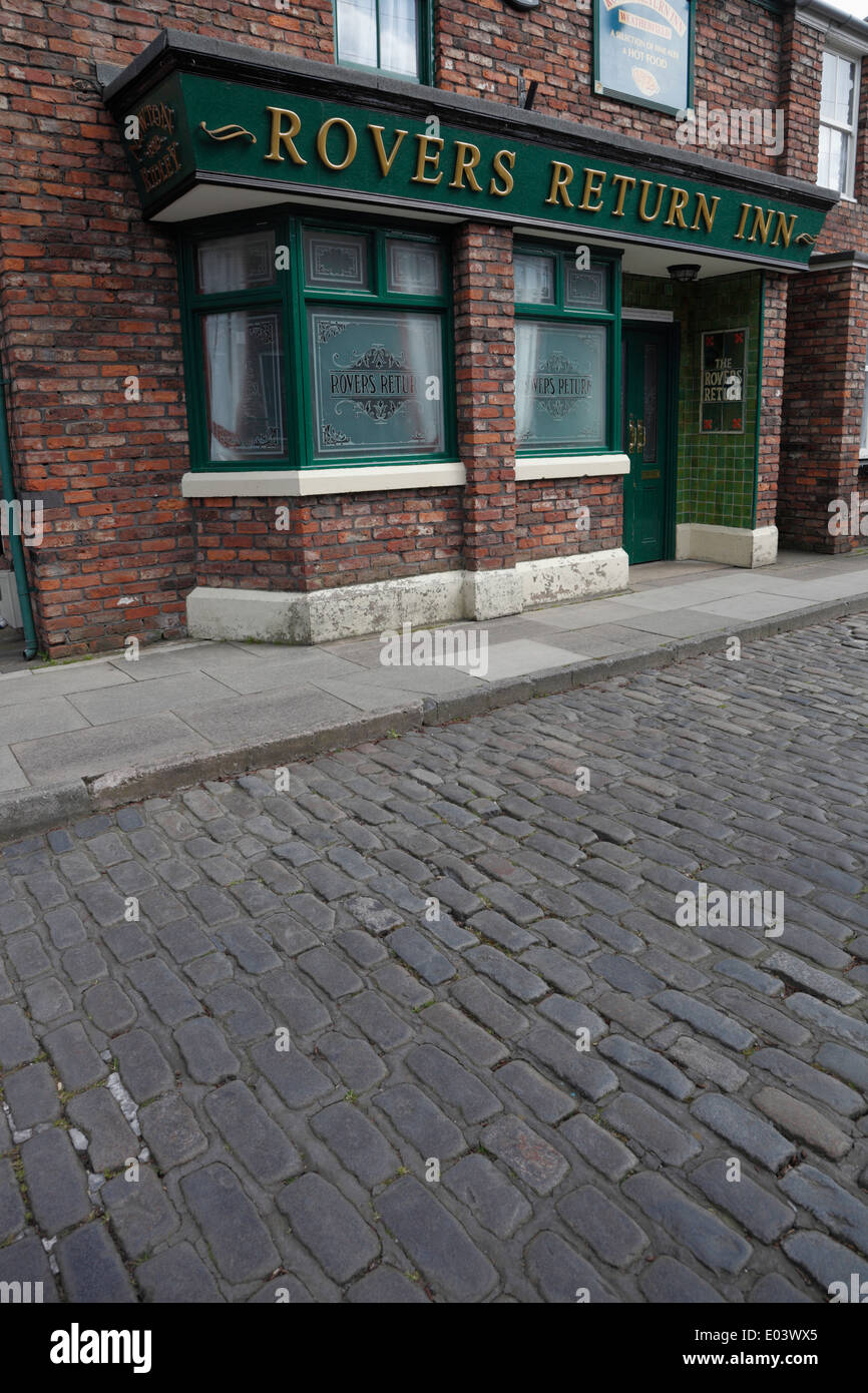 On the set of british tv soap coronation street High Resolution Stock ...