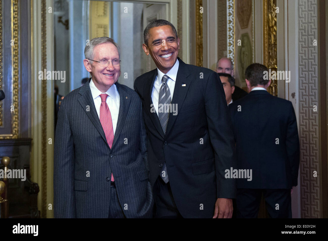 US President Barack Obama walks with Senate Majority Leader Senator ...