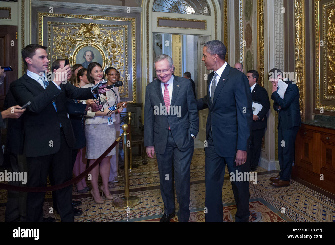 US President Barack Obama walks with Senate Majority Leader Senator ...