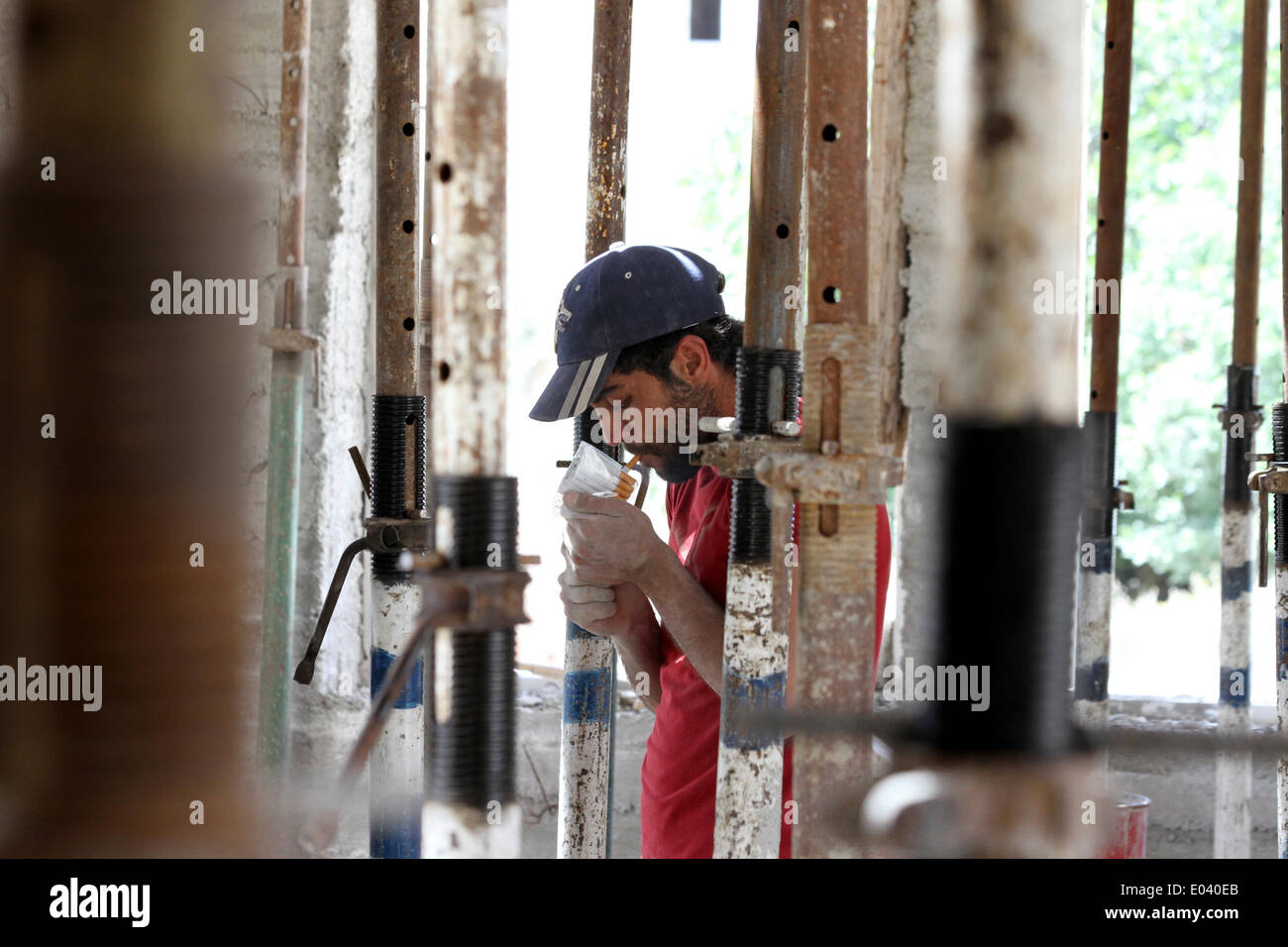 Ramallah, Palestinian Territory. 1st May 2014. An Palestinian worker ...