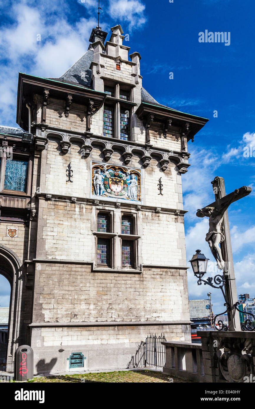 Medieval castle entrance hi-res stock photography and images - Alamy