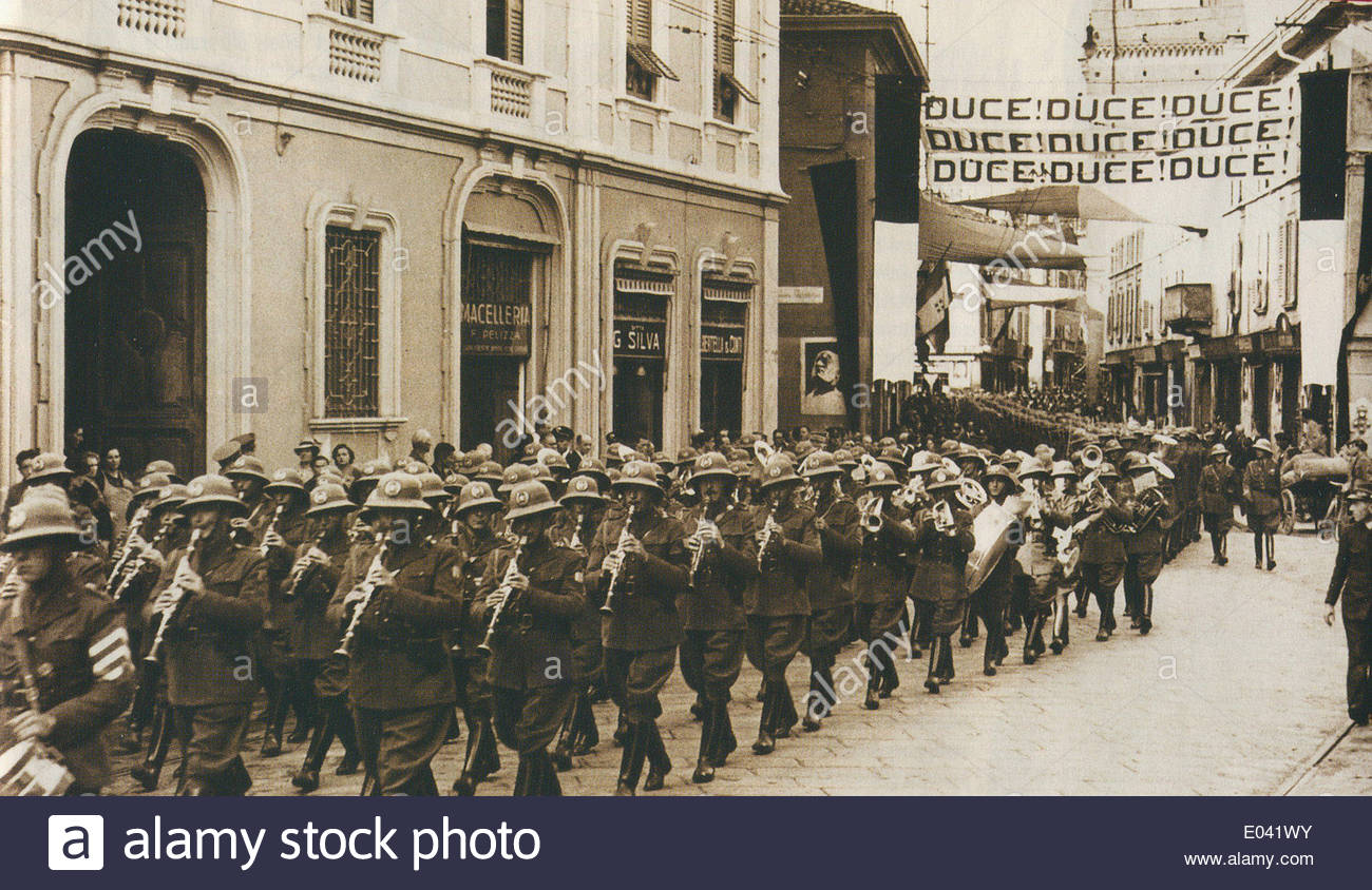 Marching Troops Stock Photos & Marching Troops Stock Images - Alamy