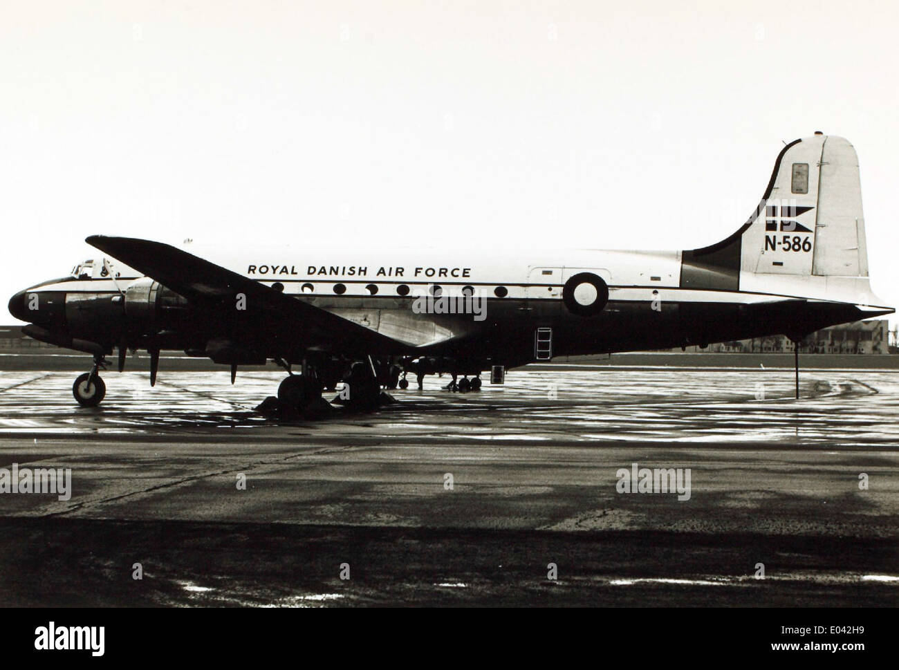 C 54 skymaster hi-res stock photography and images - Alamy