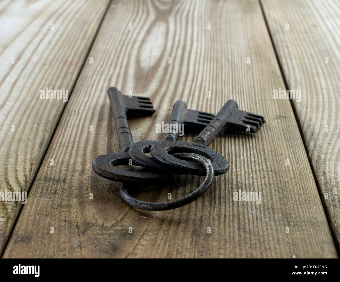 old metal keys on brown wood Stock Photo - Alamy