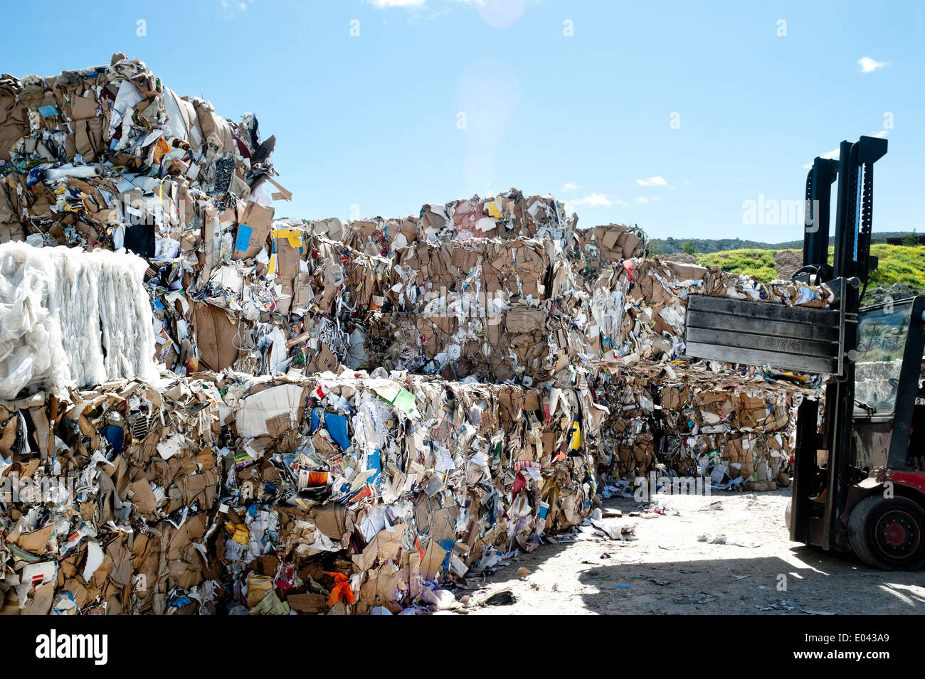 Recycle paper scrap hi-res stock photography and images - Alamy