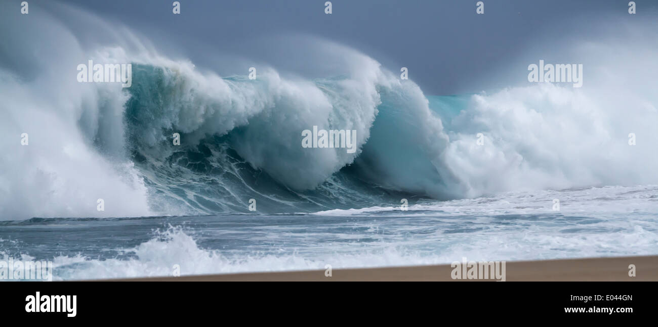 Big ocean waves on the north shore of Oahu Hawaii Stock Photo - Alamy