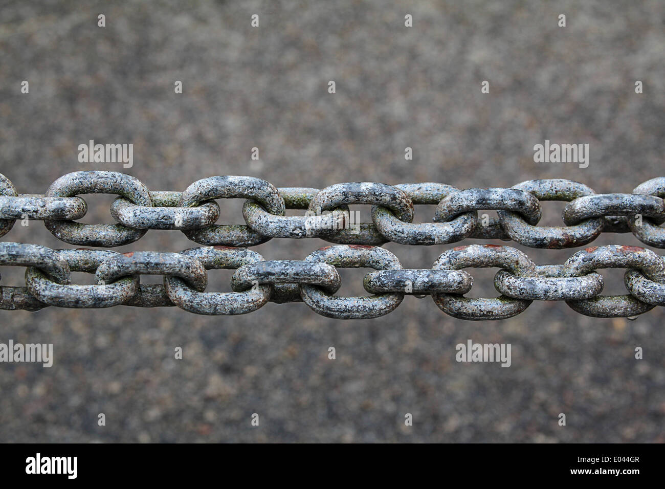 Horizontal chains hi-res stock photography and images - Alamy