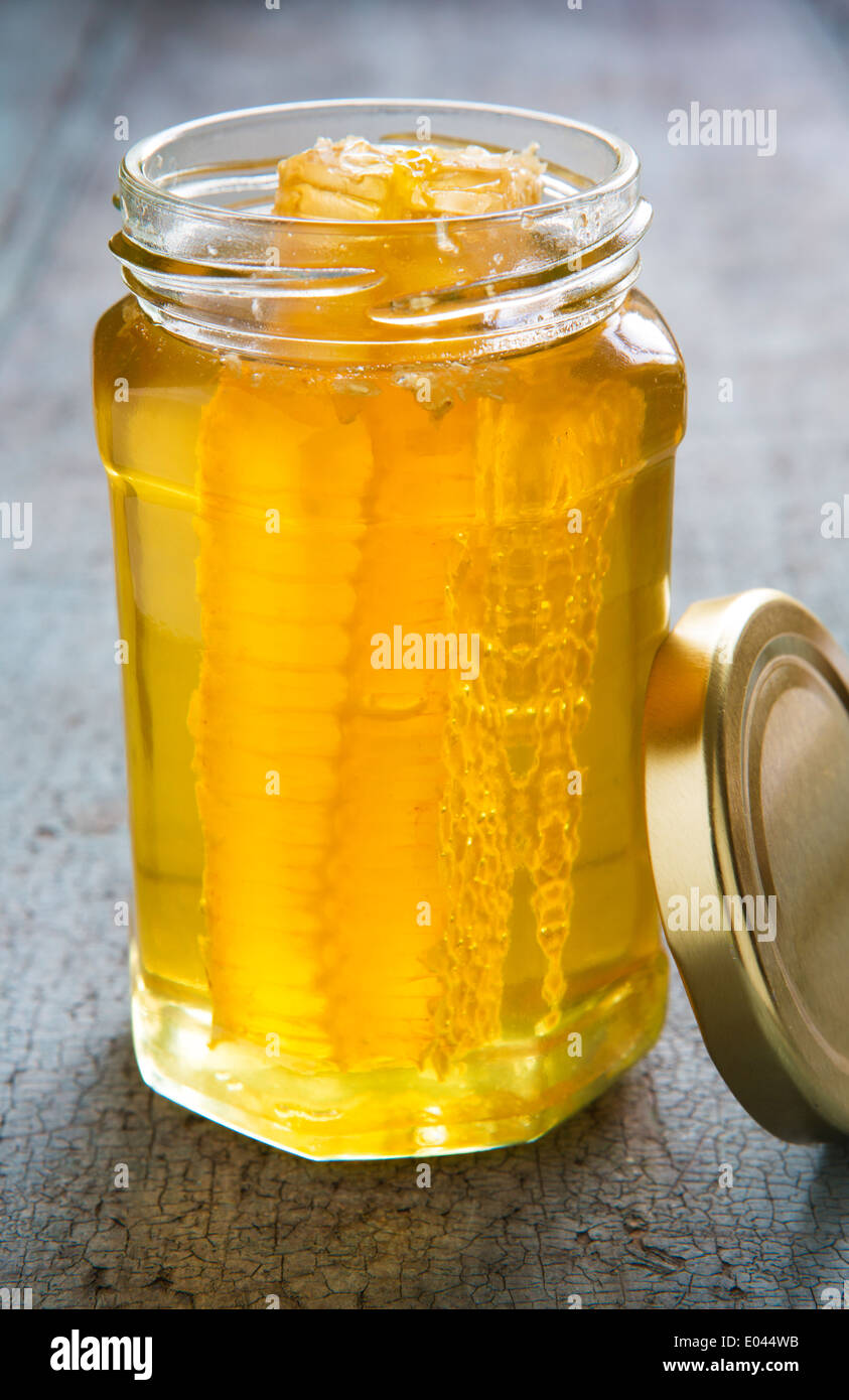 Honeycomb glass hi-res stock photography and images - Alamy