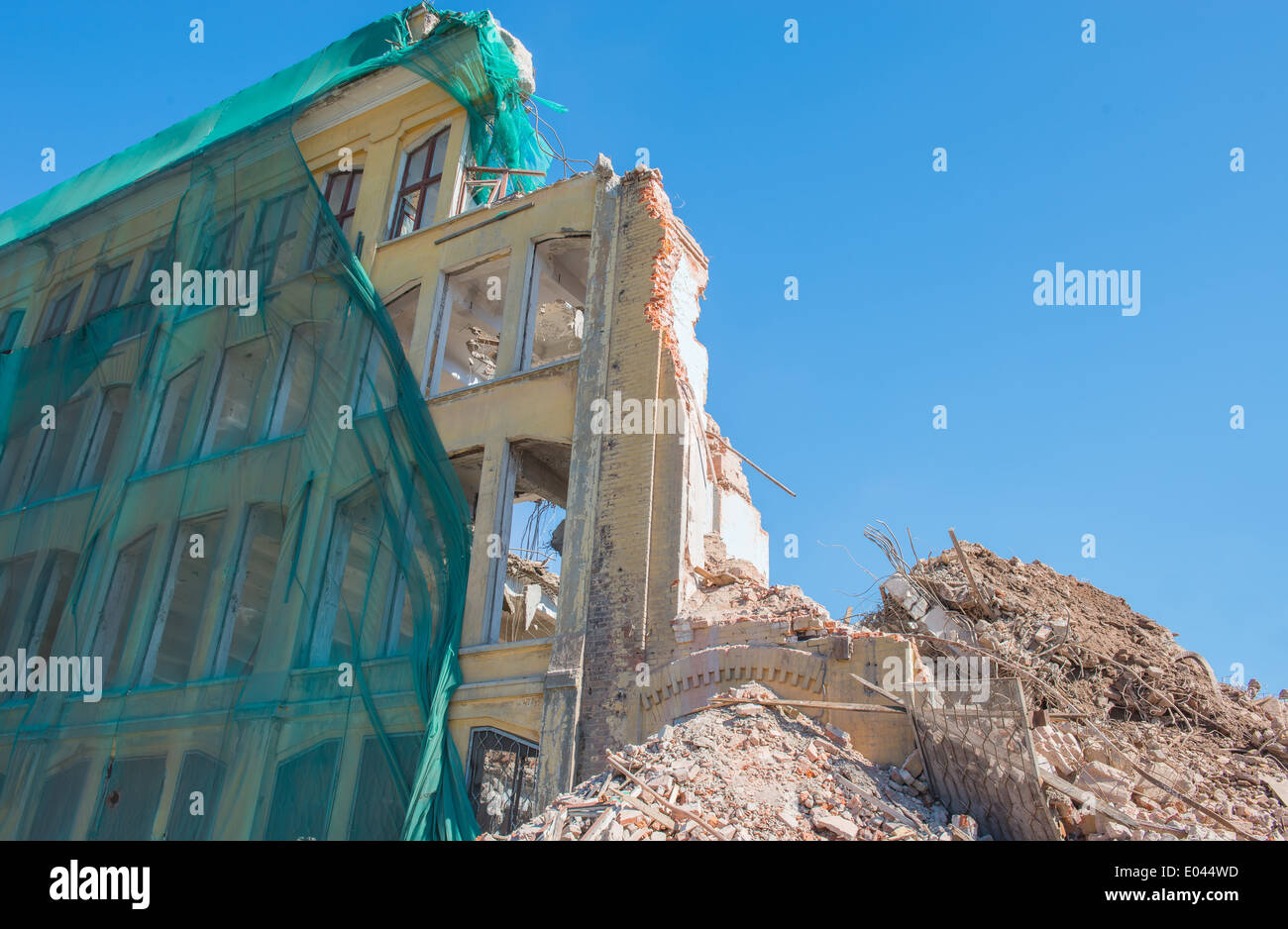 Building deconstruction hi-res stock photography and images - Alamy
