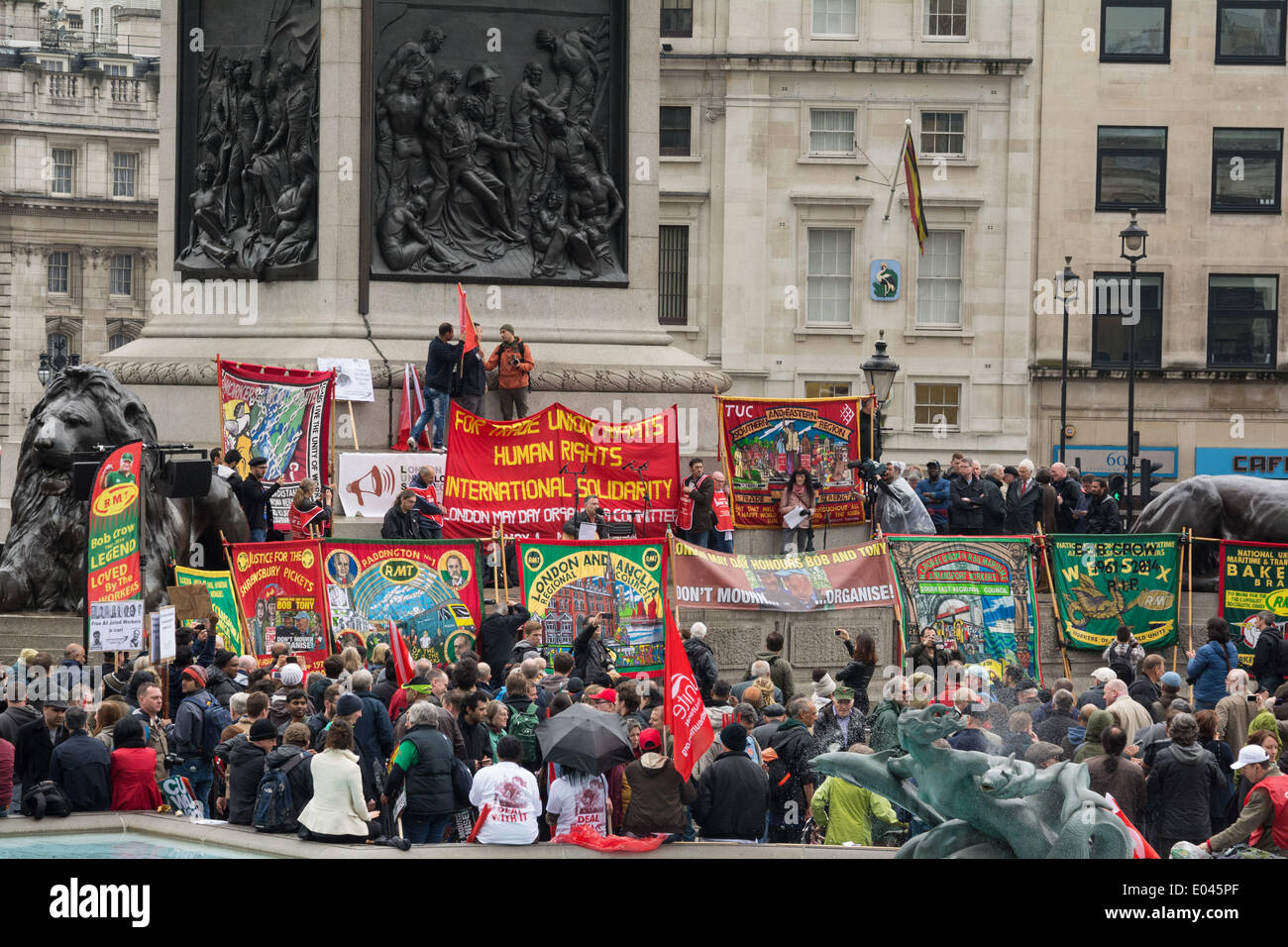 Arrives at trafalgar square hi-res stock photography and images - Alamy