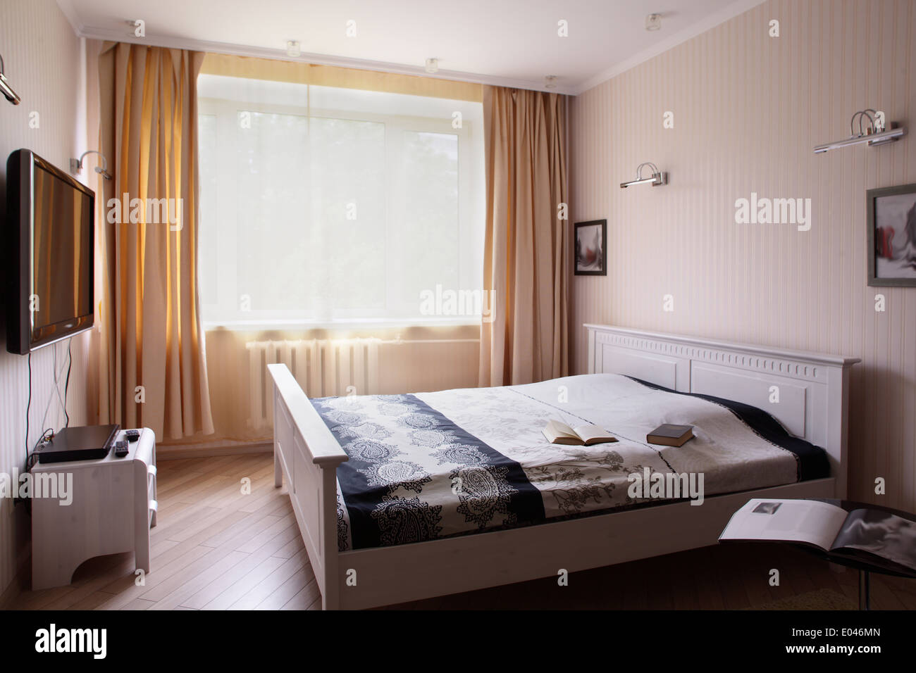 luxury and very clean empty european room Stock Photo - Alamy