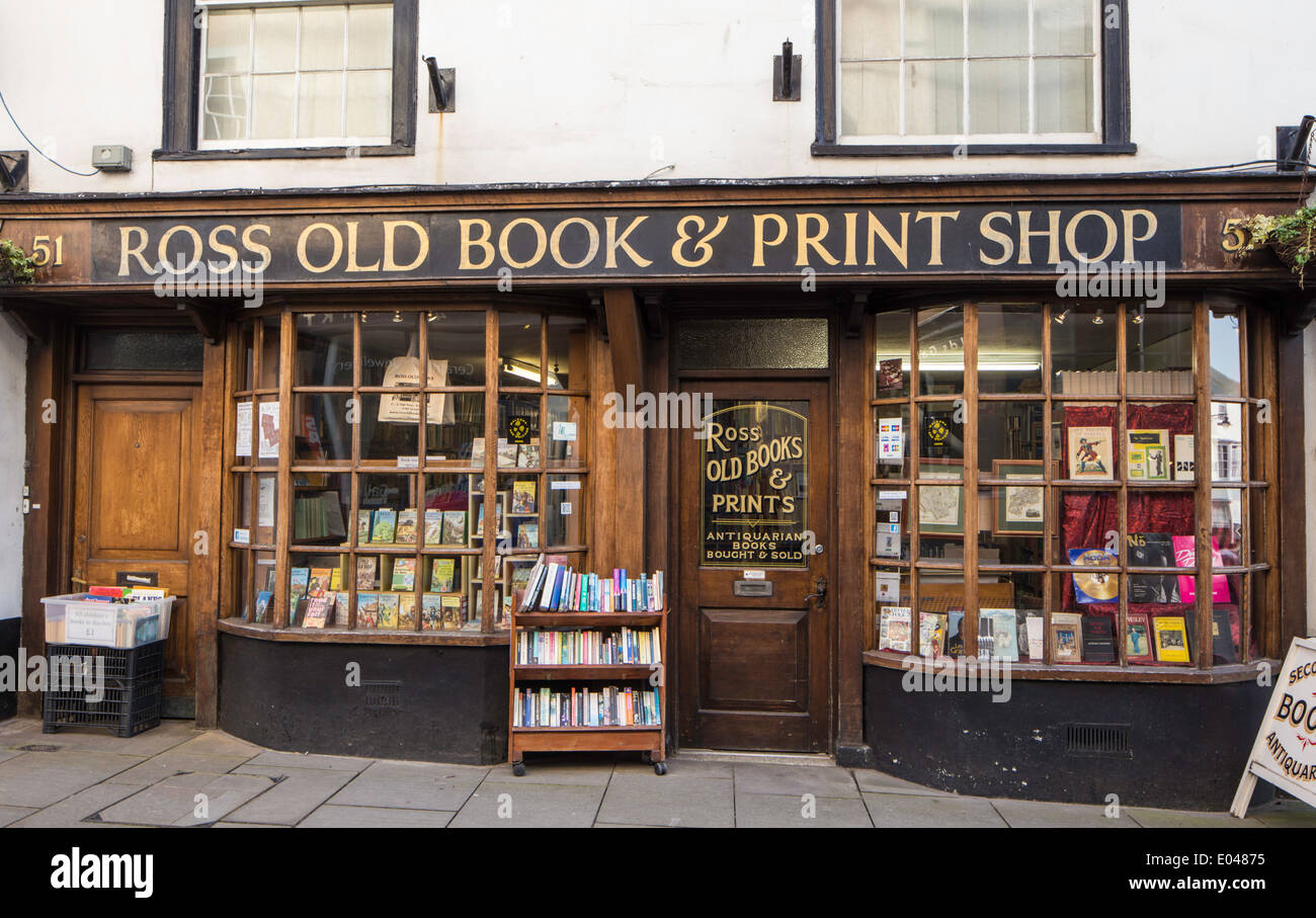 Small bookshop england hi-res stock photography and images - Alamy
