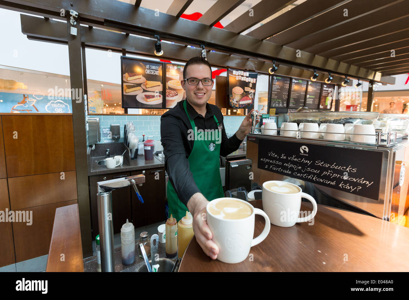 Coffee cups of Starbucks coffee on a table Stock Photo - Alamy