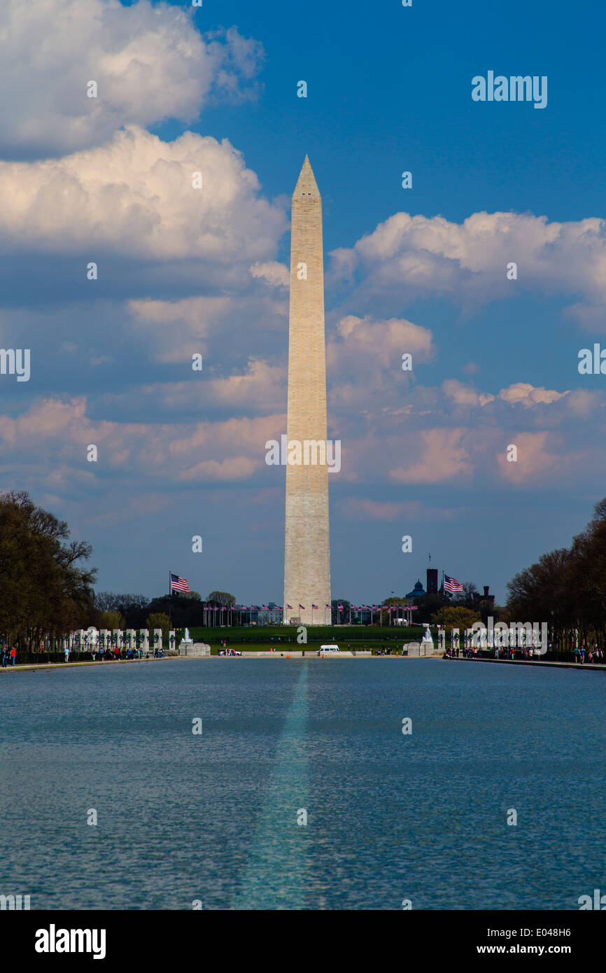 Dc monument spring hi-res stock photography and images - Alamy
