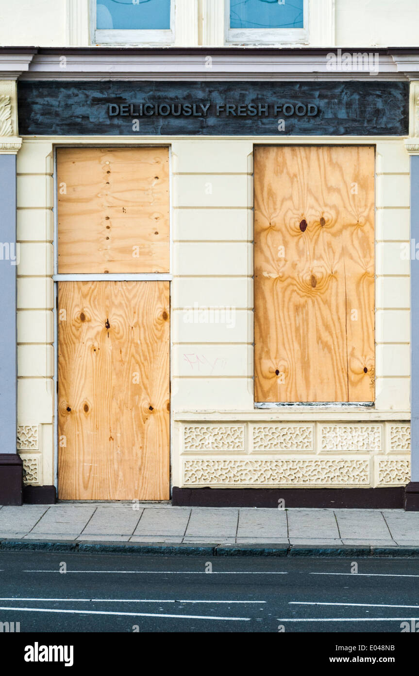 Pub with boarded windows hi-res stock photography and images - Alamy