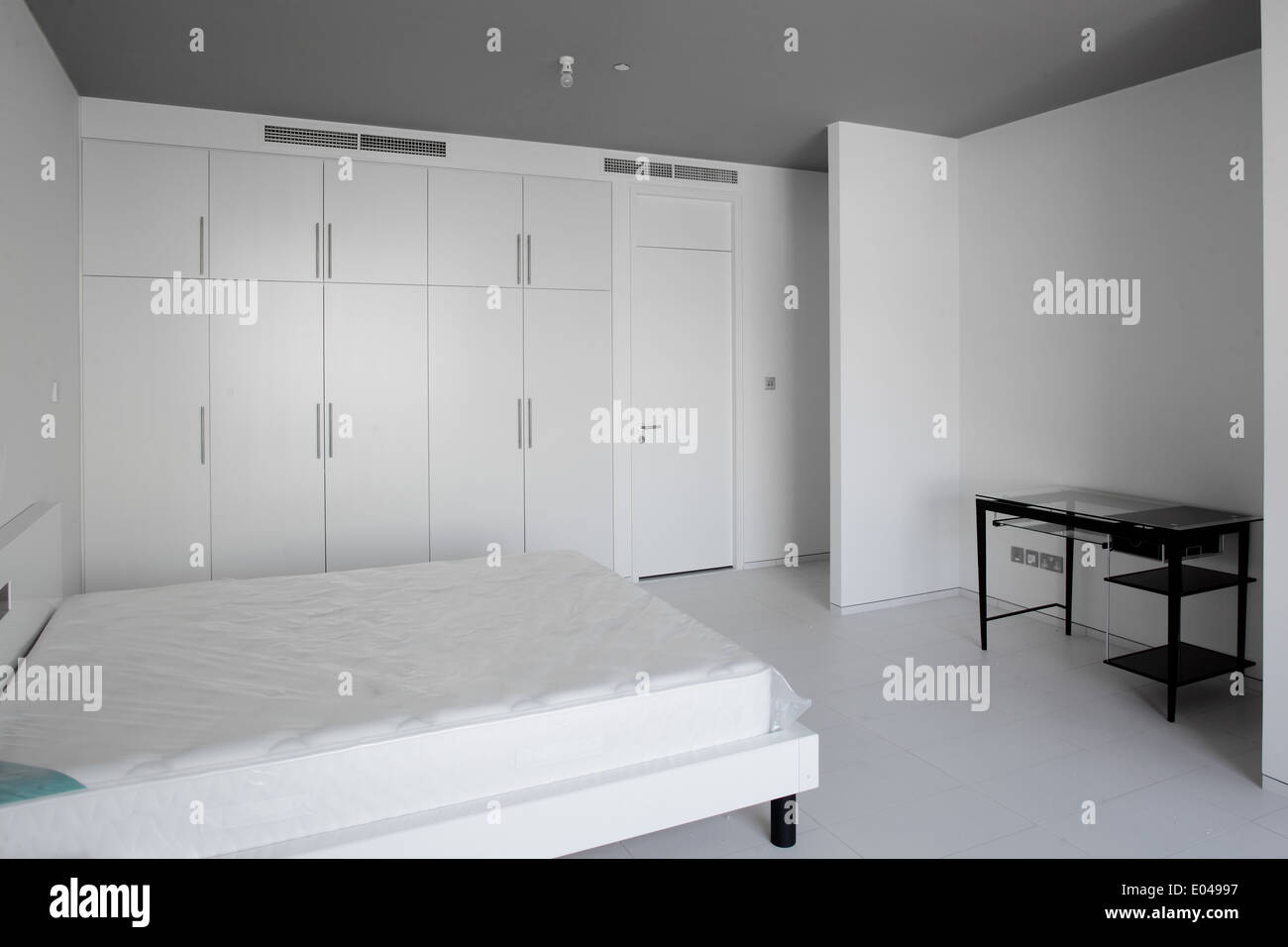 luxury and very clean empty european room Stock Photo - Alamy